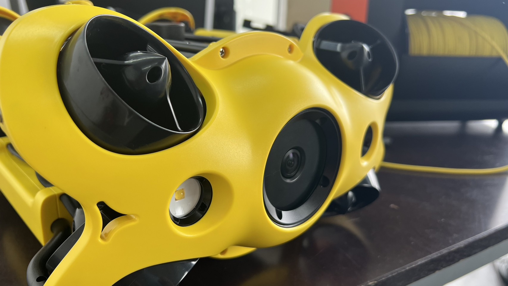 ドローンを使用した革新的な映像を - エンジニアリングサービス(株)ドローン事業部(ZEUS)